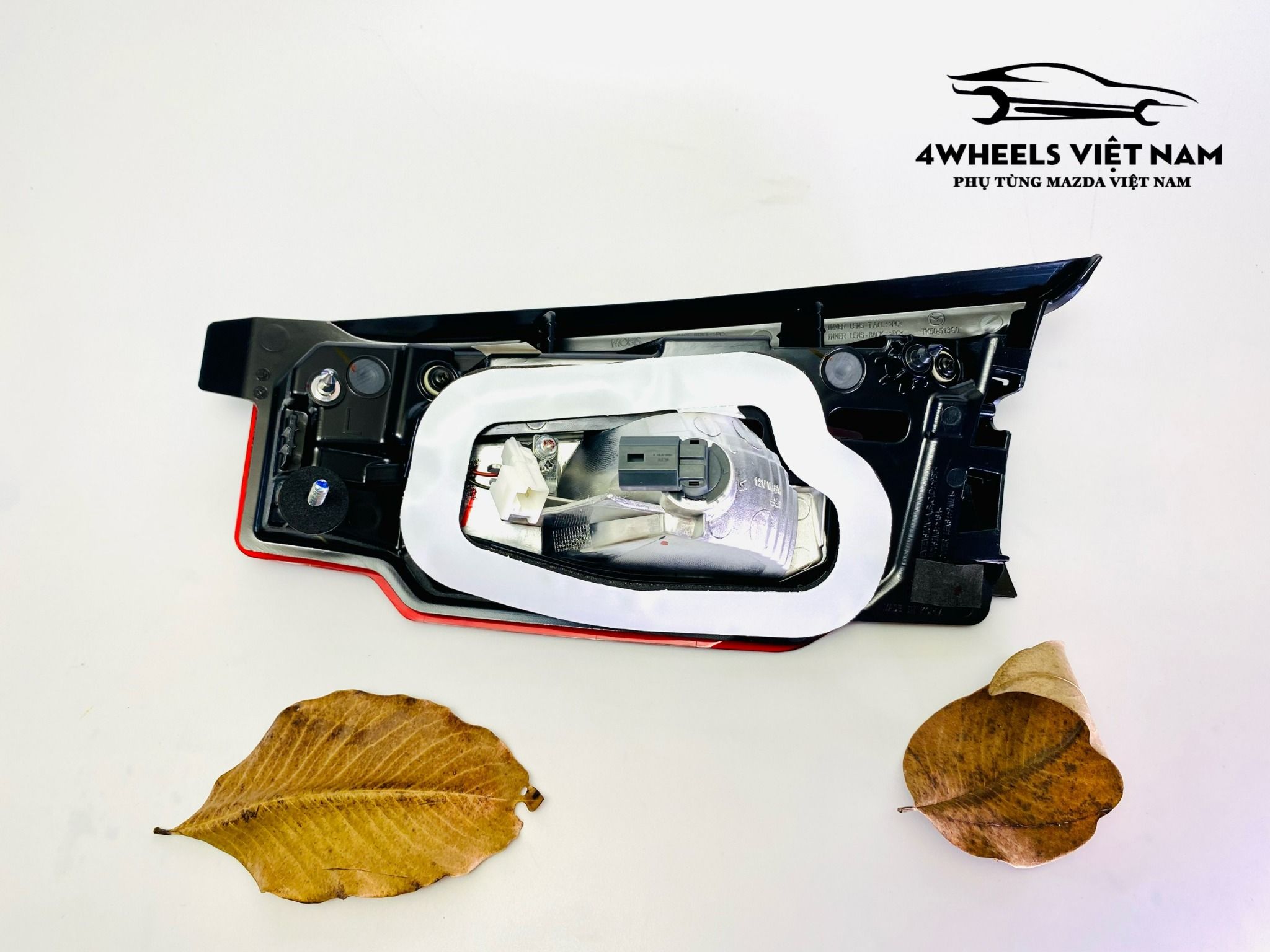 Đèn hậu trong bên trái Mazda CX9 TK49513G0A – Phụ tùng Mazda Việt Nam