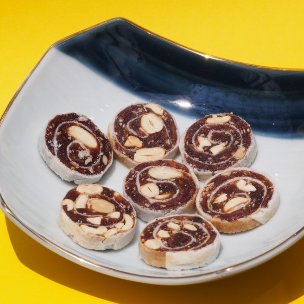 Tư Bông Banana and Cashew Roll | Vietnamese Snacks | Lokal.vn