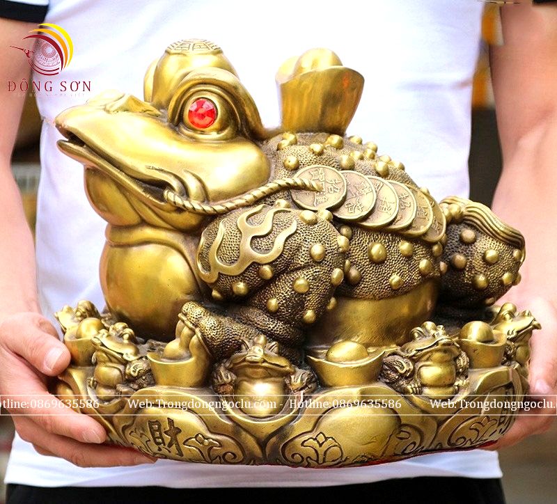 Tượng Cóc Thiềm Thừ ngồi trên chín cóc vàng bằng đồng Cao 27cm x Ngang ...