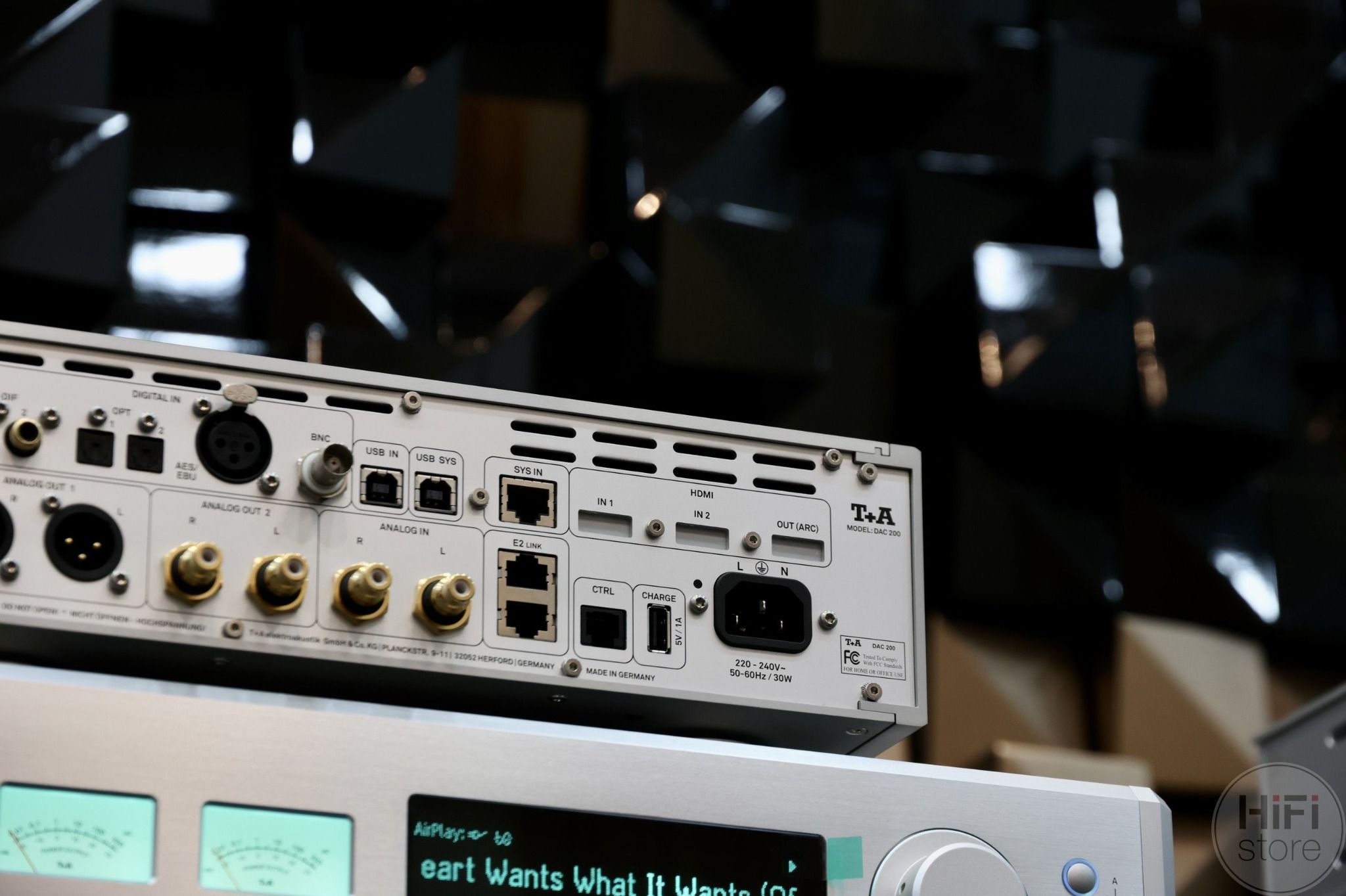 T+A DAC 200 giải mã Hiend – HiFi Store