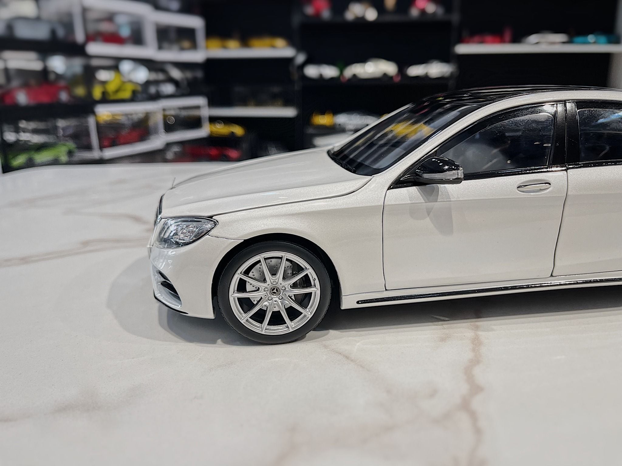 Xe mô hình Mercedes Benz S-Class pear white – Mô Hình Tĩnh Việt Nam
