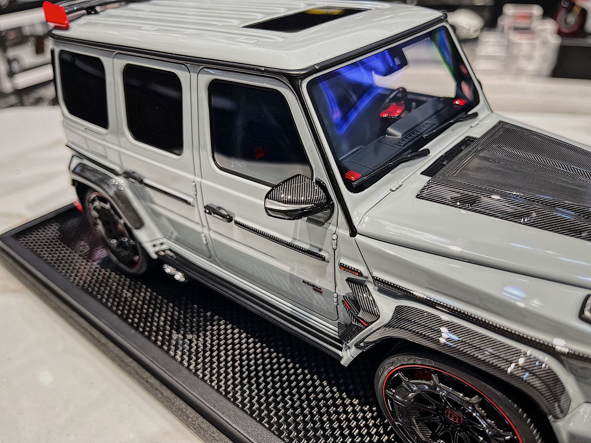 XE MÔ HÌNH MERCEDES BENZ G900 BRABUS GREY – Mô Hình Tĩnh Việt Nam
