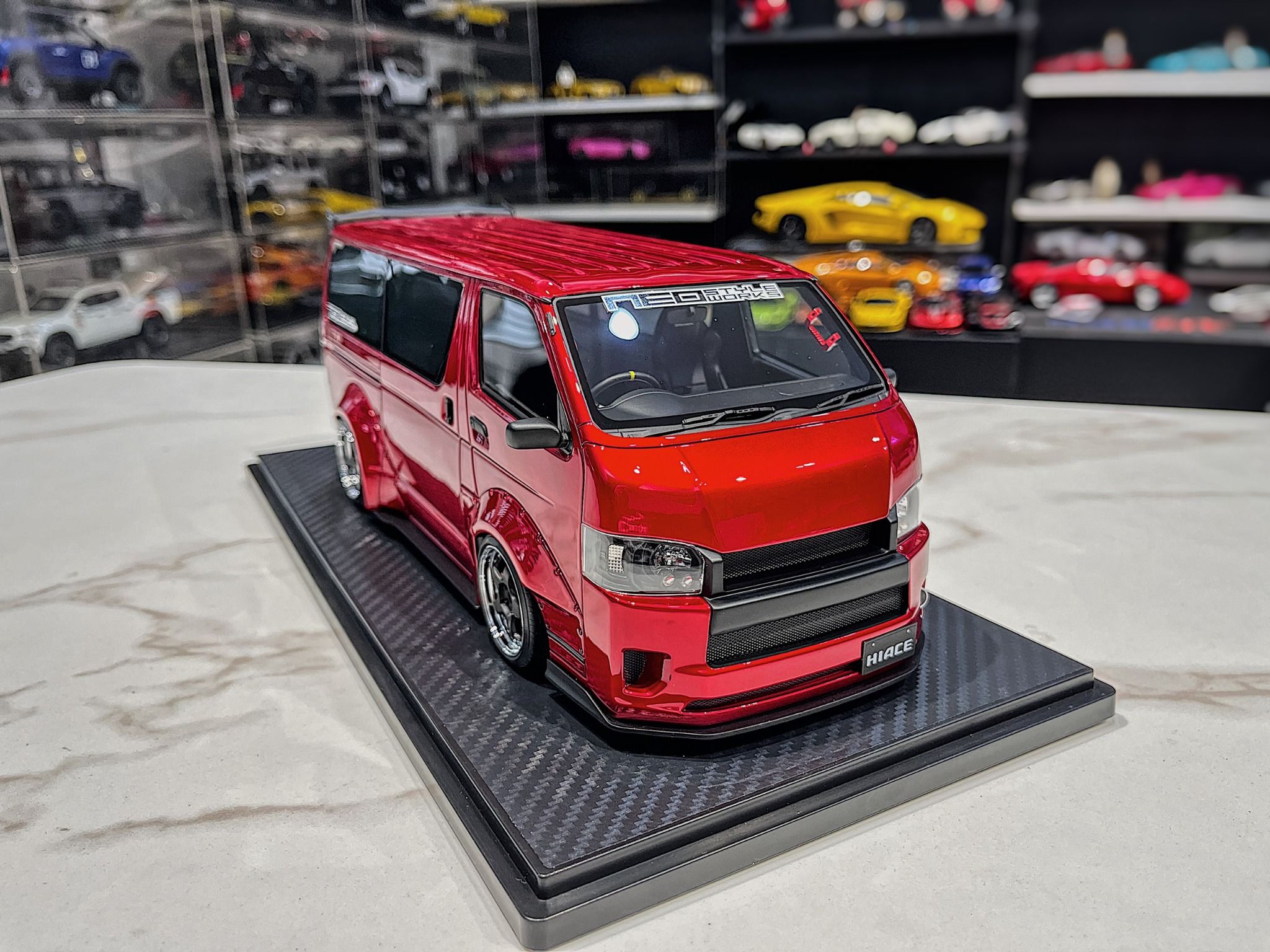 XE MÔ HÌNH WORKS HIACE RED METALLIC – Mô Hình Tĩnh Việt Nam