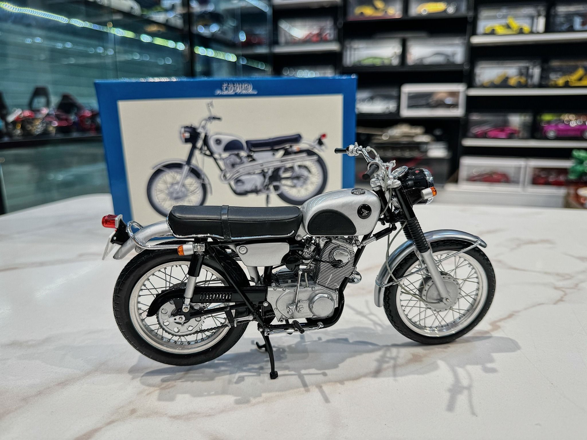 XE MÔ HÌNH HONDA CL72 1962,TỶ LỆ 1/10 EBBRO – Mô Hình Tĩnh Việt Nam