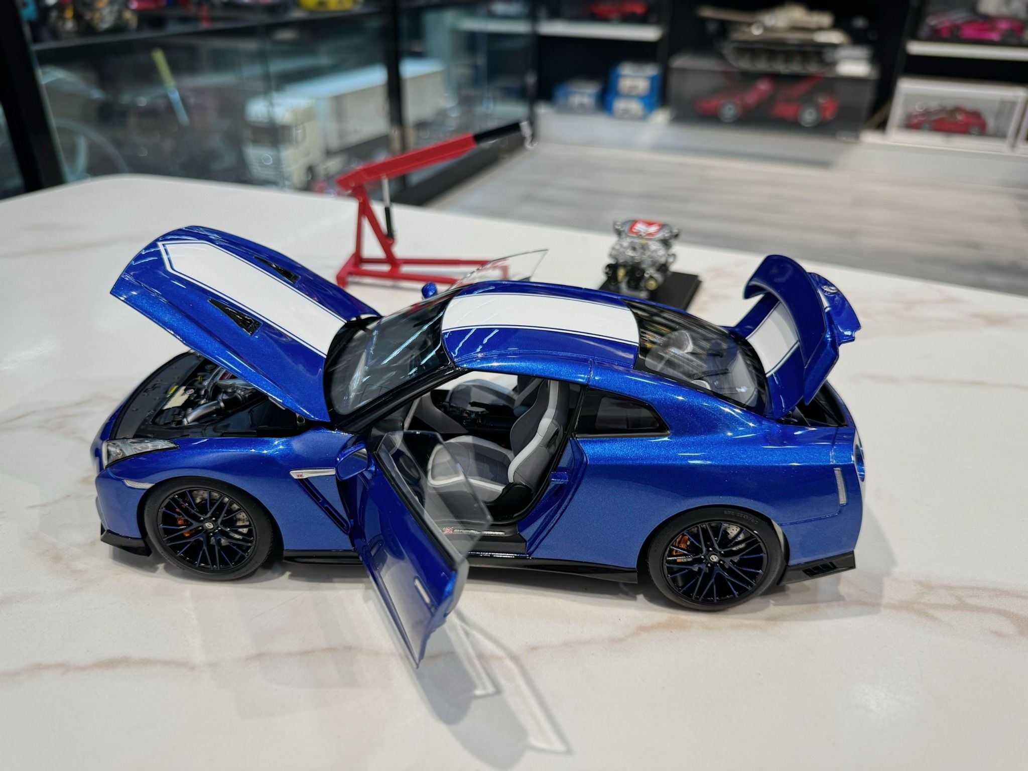 XE MÔ HÌNH NISSAN GT-R R35 50TH ANNIVERSARY BLUE,TỶ LỆ 1/18 MOTORHELIX ...