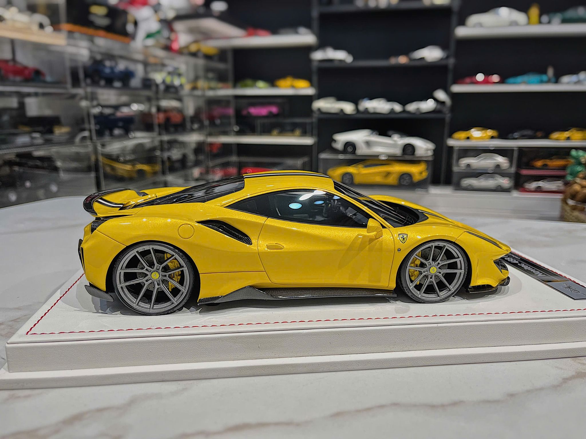XE MÔ HÌNH FERRARI 488 PISTA NOVITEC YELLOW,TỶ LỆ 1/18 IVY MODEL – Mô ...