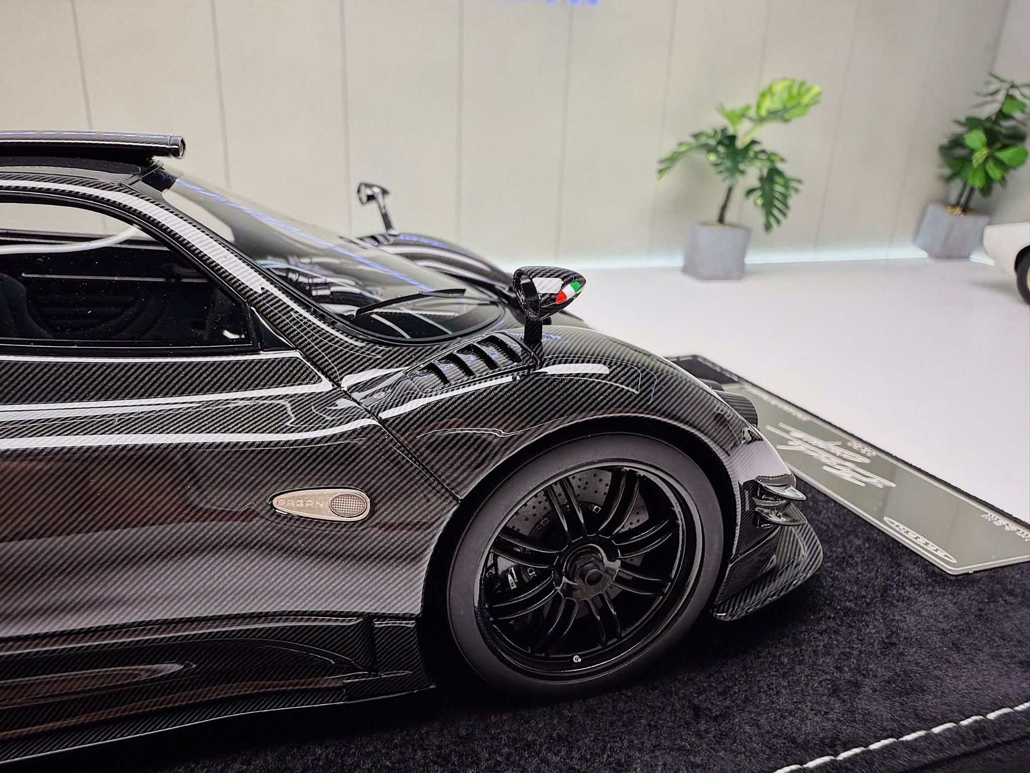 XE MÔ HÌNH PAGANI ZONDA CINQUE CARBON FIBER,TỶ LỆ 1/18 HENSON HEAVEN – Mô Hình Tĩnh Việt Nam