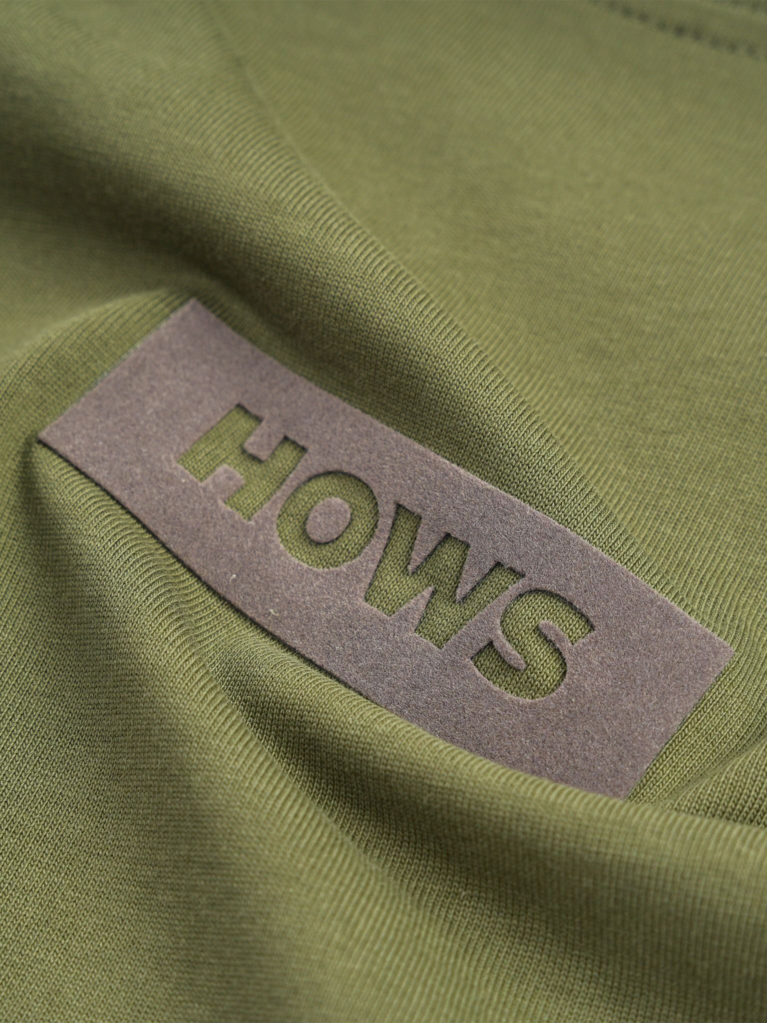 HOWS® SS24-04 BASIC TEE HOWS LOGO MOSS – hows