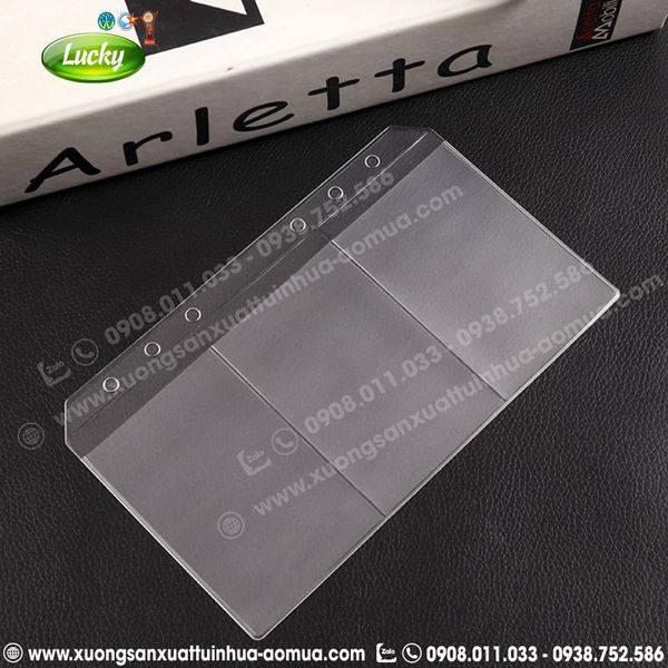 BAO SỔ CÒNG TÚI ZIP 6 LỖ 3 NGĂN TRONG SUỐT – LUCKY