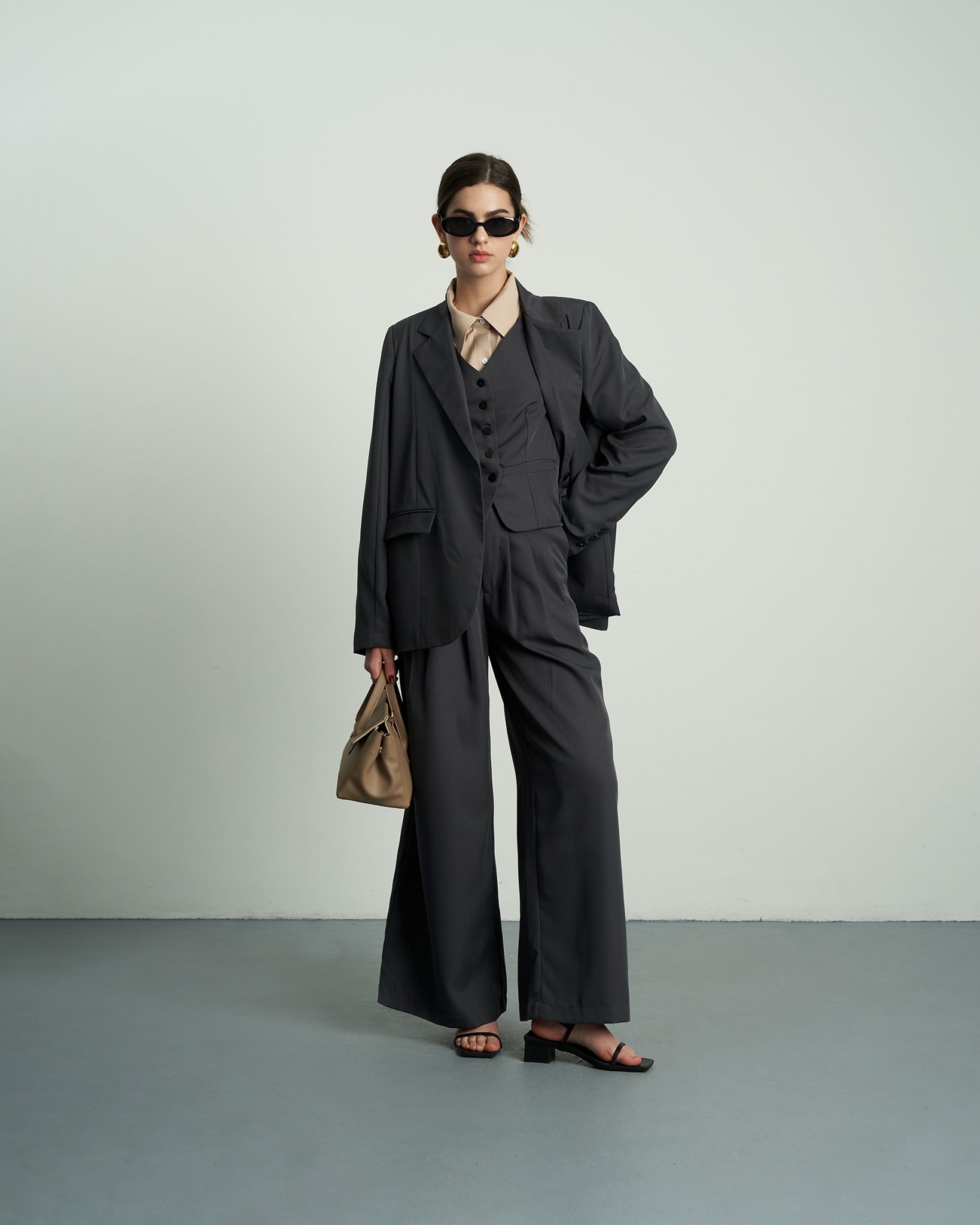 Pleated Wide-leg Trousers – KHAUBYCQ Pleated Wide-leg Trousers – KHAUBYCQ