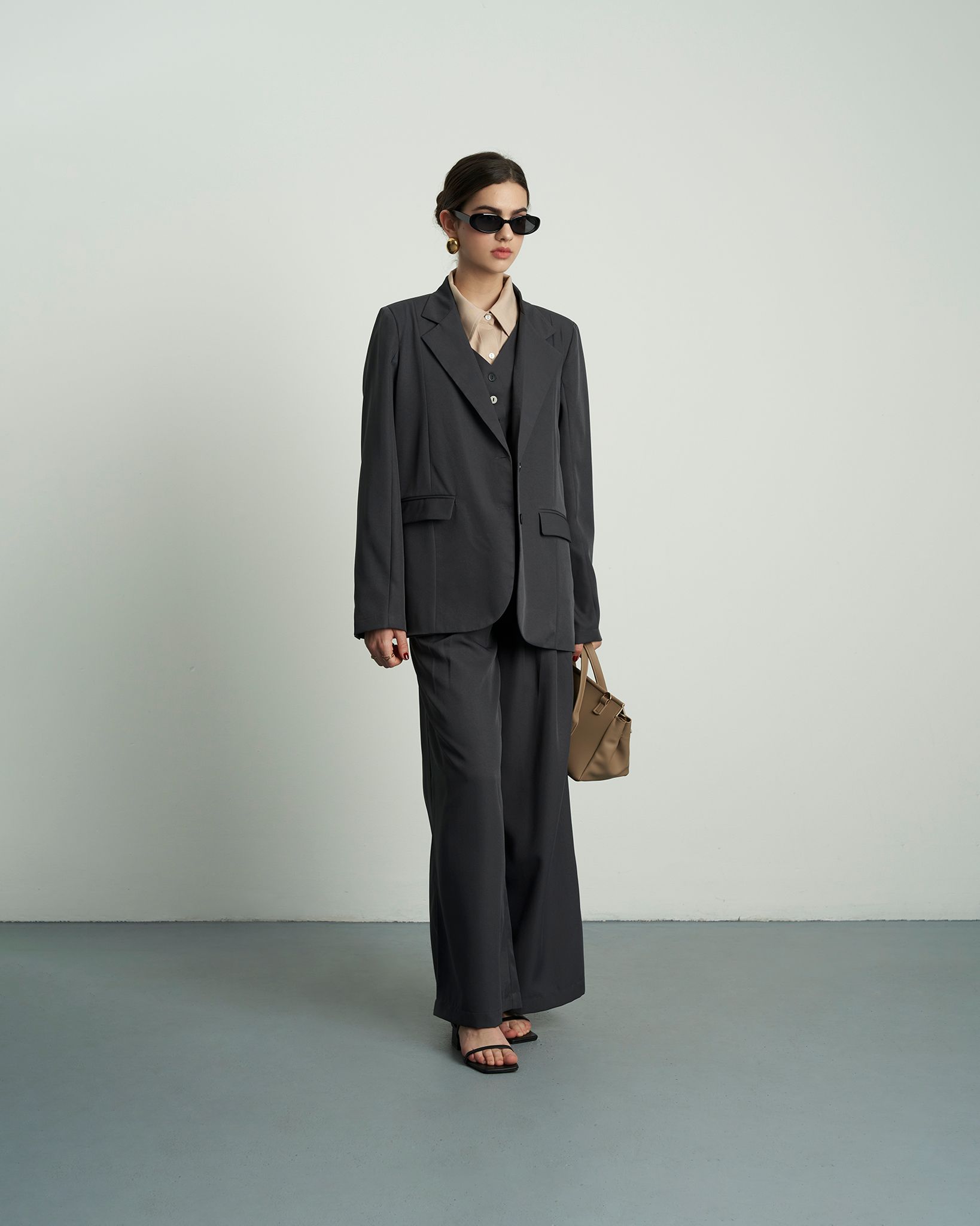 Pleated Wide-leg Trousers – KHAUBYCQ Pleated Wide-leg Trousers – KHAUBYCQ