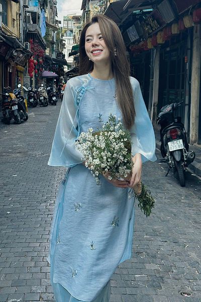 Áo Dài Cách Tân Tay Lửng Thêu Hoa LINN DESIGN – Minde