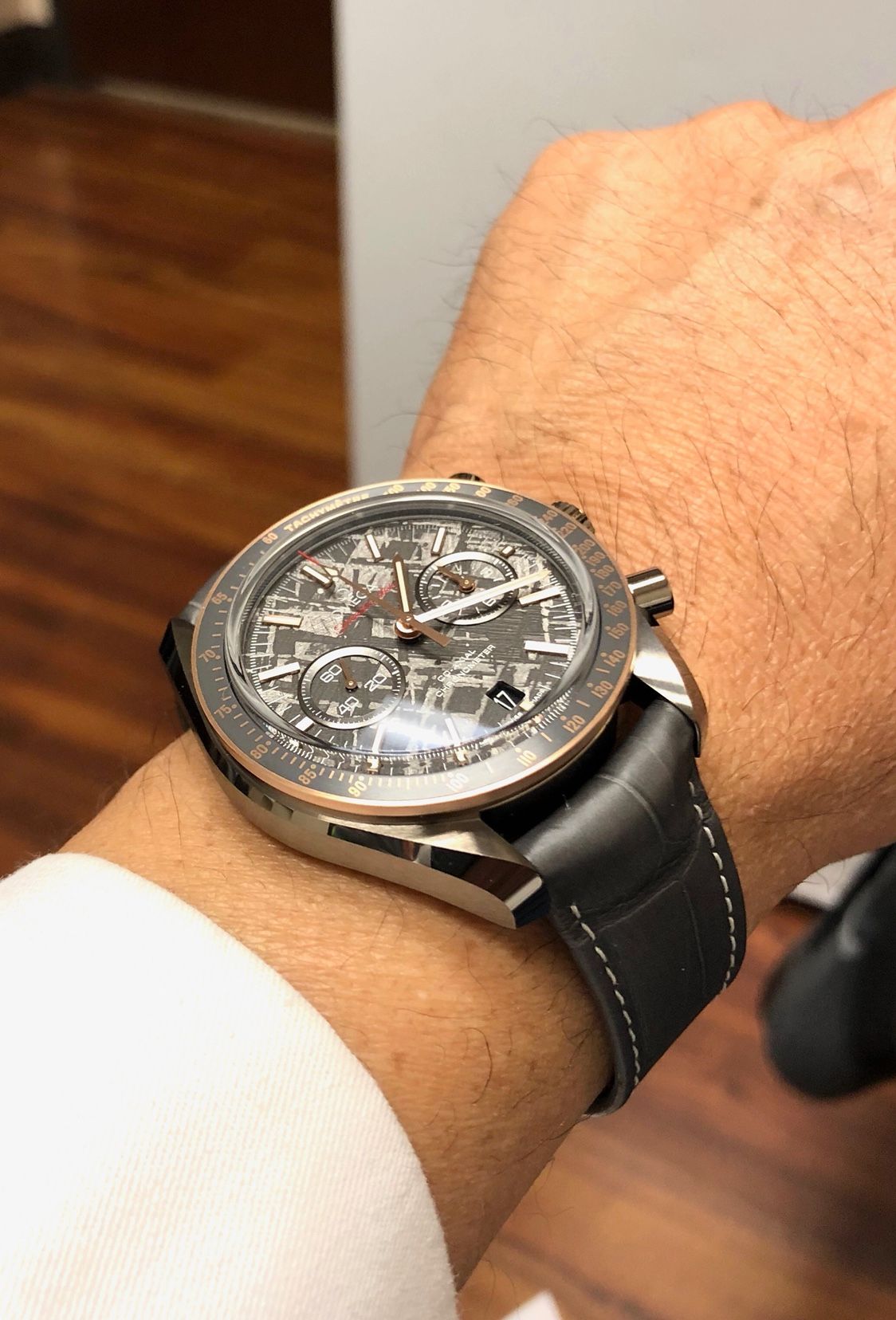 Đồng Hồ Omega Speedmaster Grey Side of the Moon Meteorite Chronograph ...