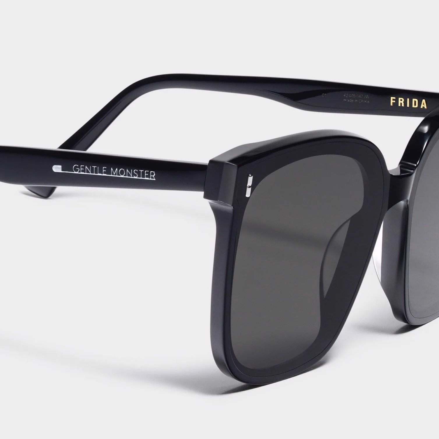 Kính Gentle Monster Frida 01 'Black' – LUXITY