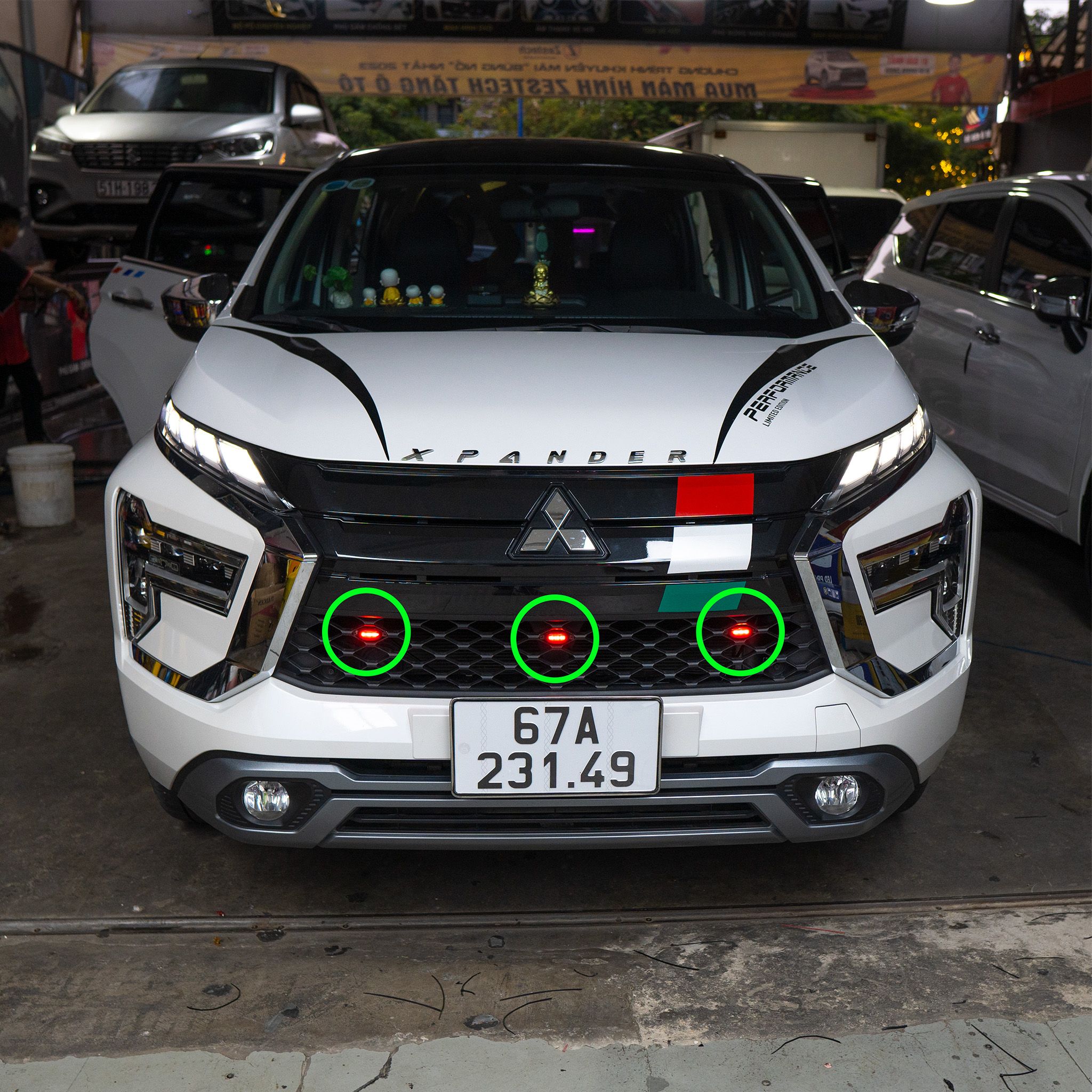 Đèn led định vị đổi màu cho xe Mitsubishi Xpander – Thành Phong Auto