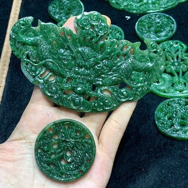 Khánh Ngọc Bích Dáng Đầu Rồng 11cm – Sky Gems