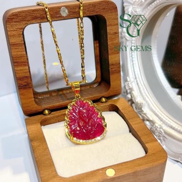 Mặt Dây Chuyền Hồ Ly Chúa Đá Ruby Bọc Vàng – Sky Gems
