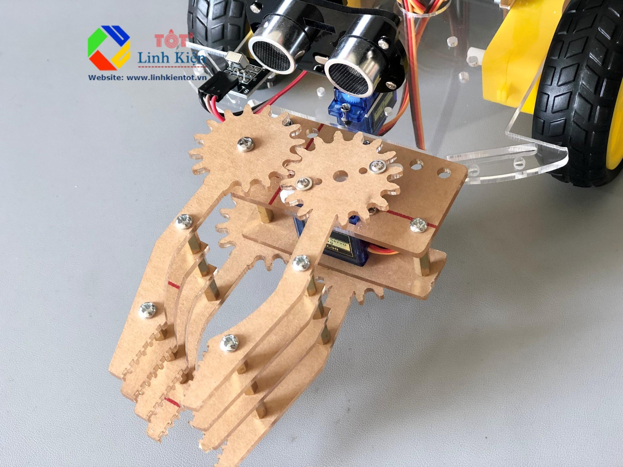 [Kèm code] Bộ xe robot arduino điều khiển từ xa có mỏ kẹp để gắp vật