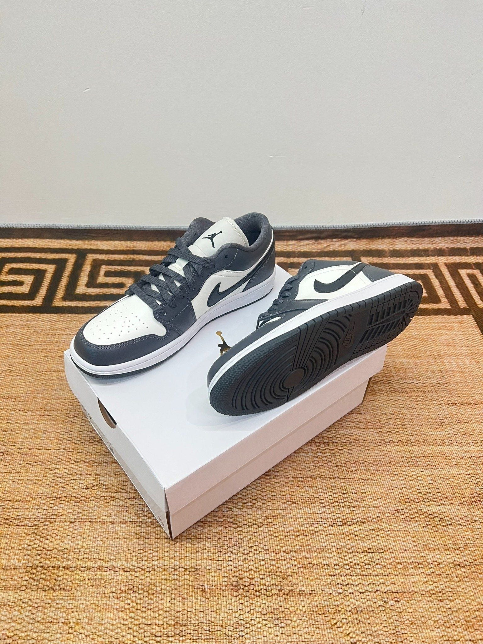 Giày Nike Air Jordan 1 Low Dark Grey - DC0774-102 - Trắng / Xám – TSTORE
