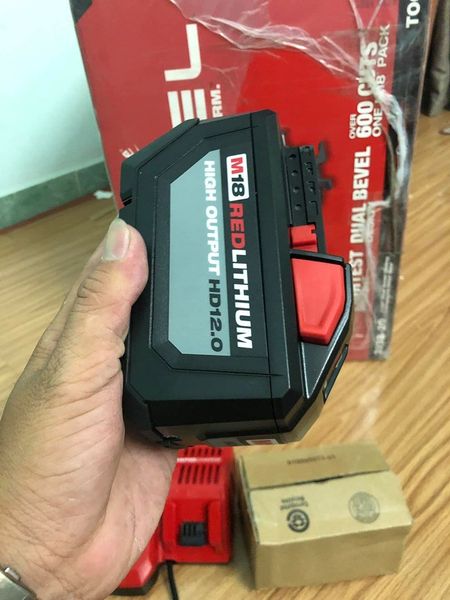 Pin Milwaukee HIGH OUTPUT 18V 12AH M18 – Máy Khoan Pin Tùng Power Tool