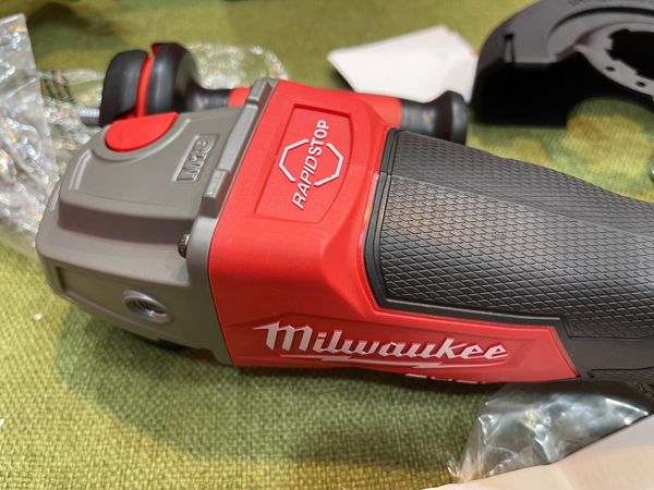 Máy mài pin Milwaukee 2888 – Máy Khoan Pin Tùng Power Tool