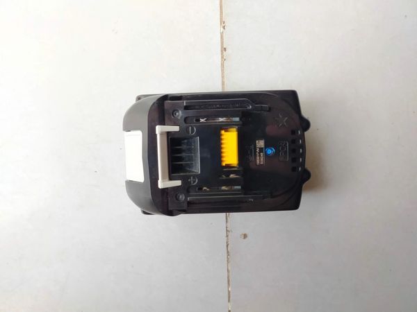 Pin Makita BL1850B 18V 5A – Máy Khoan Pin Tùng Power Tool