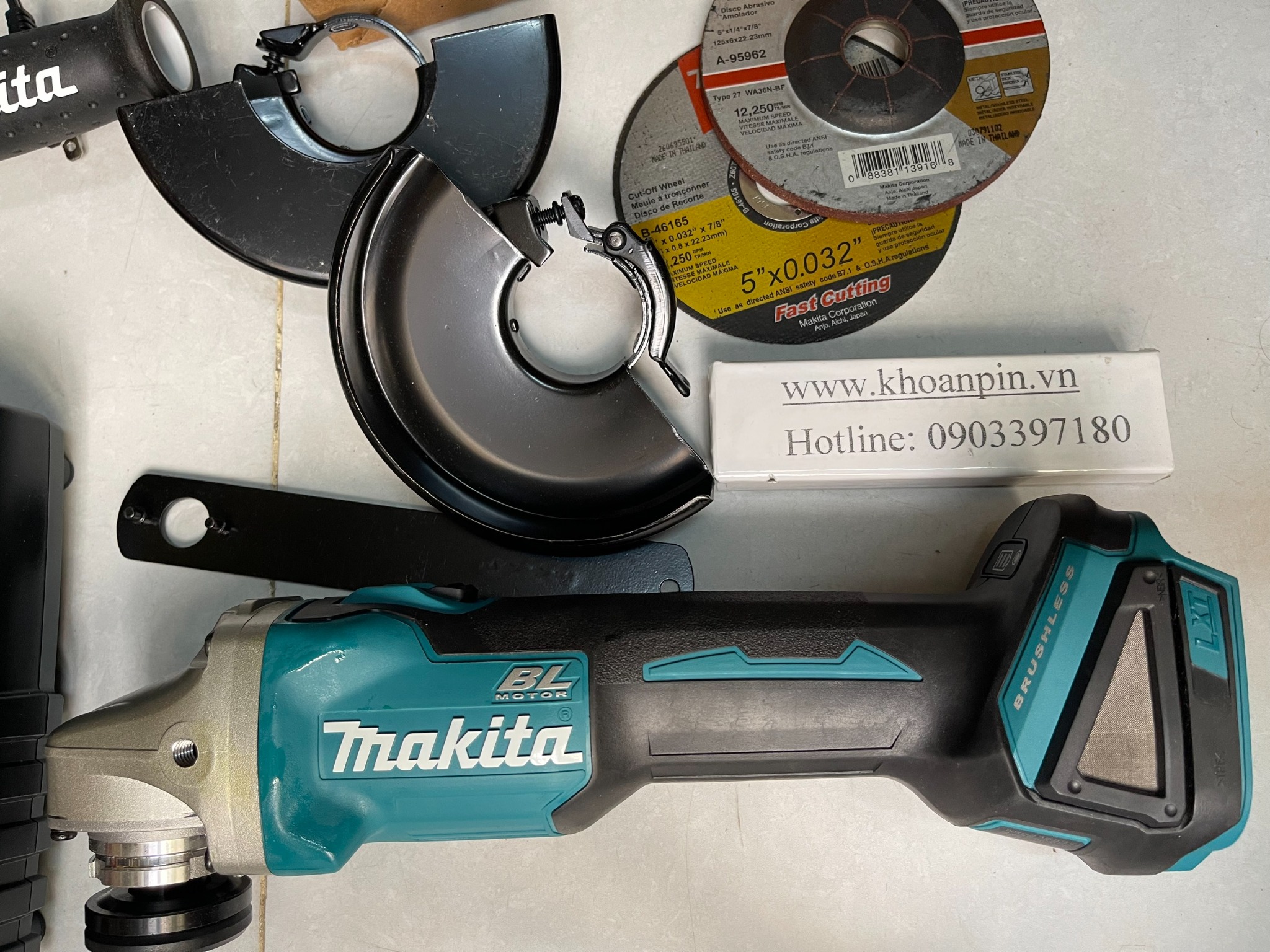 Máy cắt góc Makit XAG04 – Máy Khoan Pin Tùng Power Tool