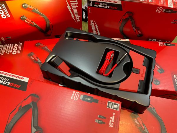 Milwaukee 2117-21 Bộ đèn cổ USB 400 Lumens REDLITHIUM – Máy Khoan Pin Tùng Power Tool