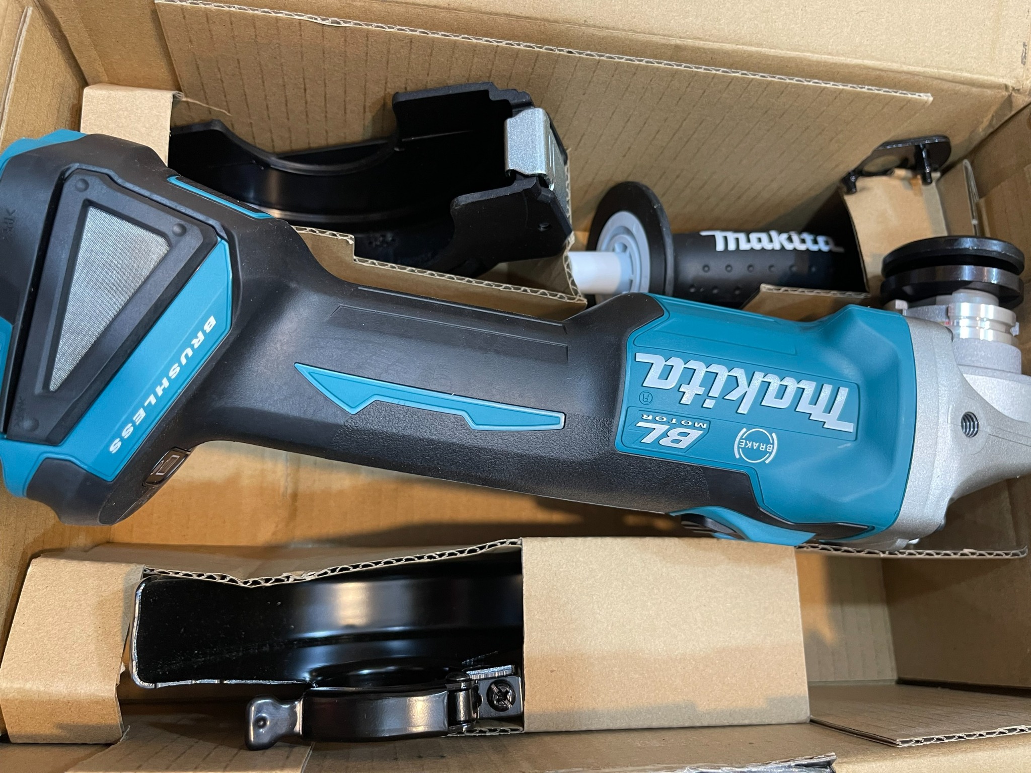 Mai makita xag09 18v May Khoan Pin Tung Power Tool