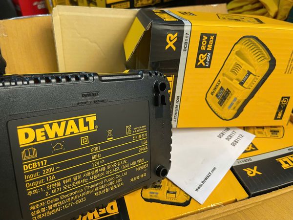 Bộ sạc nhanh 18V-60V Dewalt DCB117 – Máy Khoan Pin Tùng Power Tool