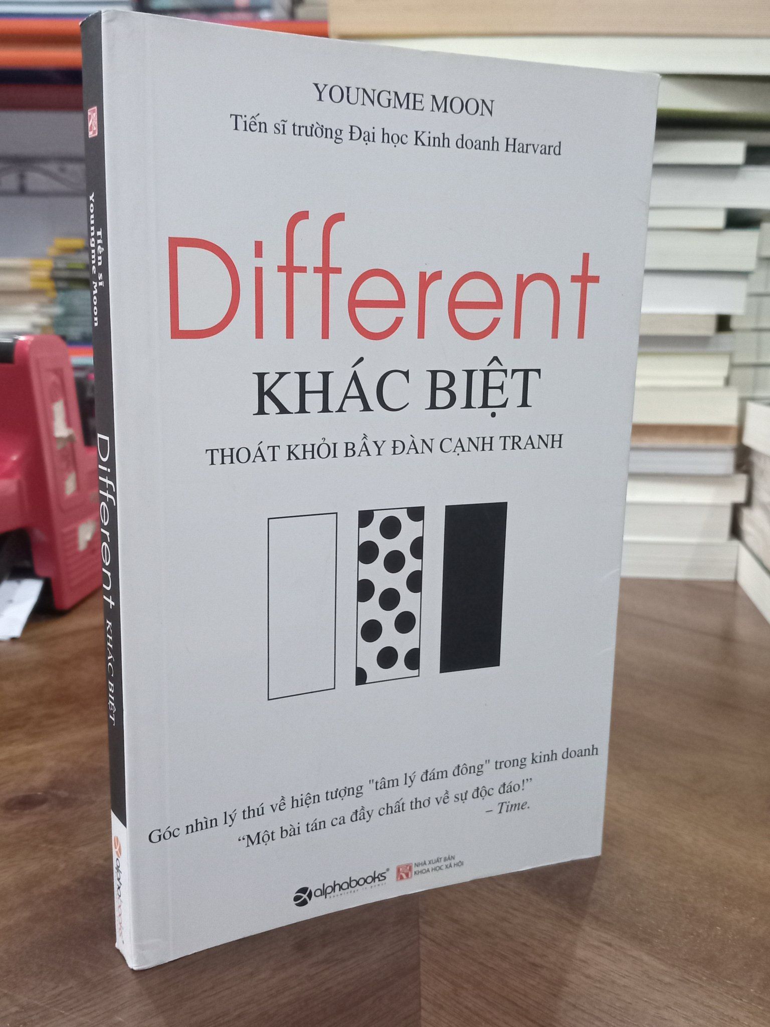 Different: Khác Biệt - Youngme Moon – Momo Bookstore