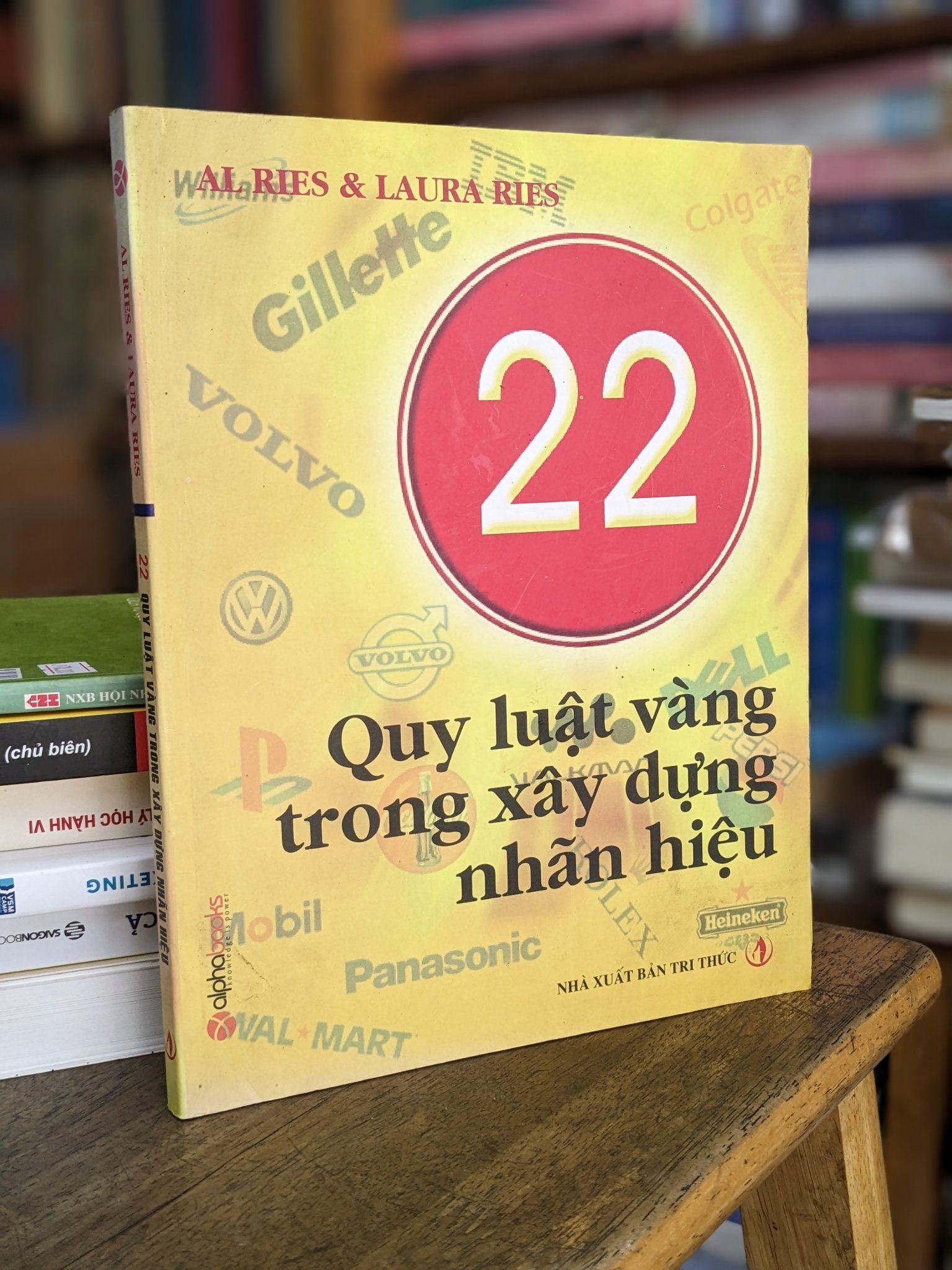 22 quy luật vàng trong xây dựng nhãn hiệu – Momo Bookstore