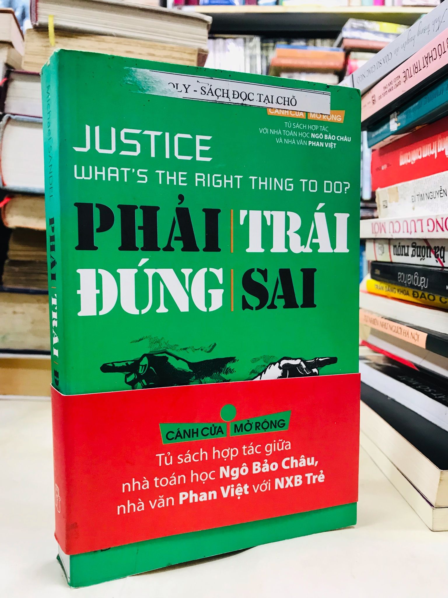 Phải trái đúng sai - Michael Sandel – Momo Bookstore