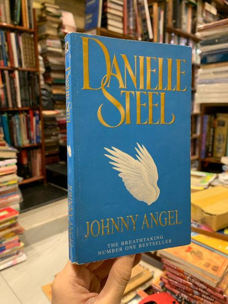 Johnny Angel - Danielle Steel – Momo Bookstore