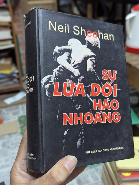 Sự lừa dối hào nhoáng: John Paul Vann và nước Mỹ ở Việt Nam - Neil She ...
