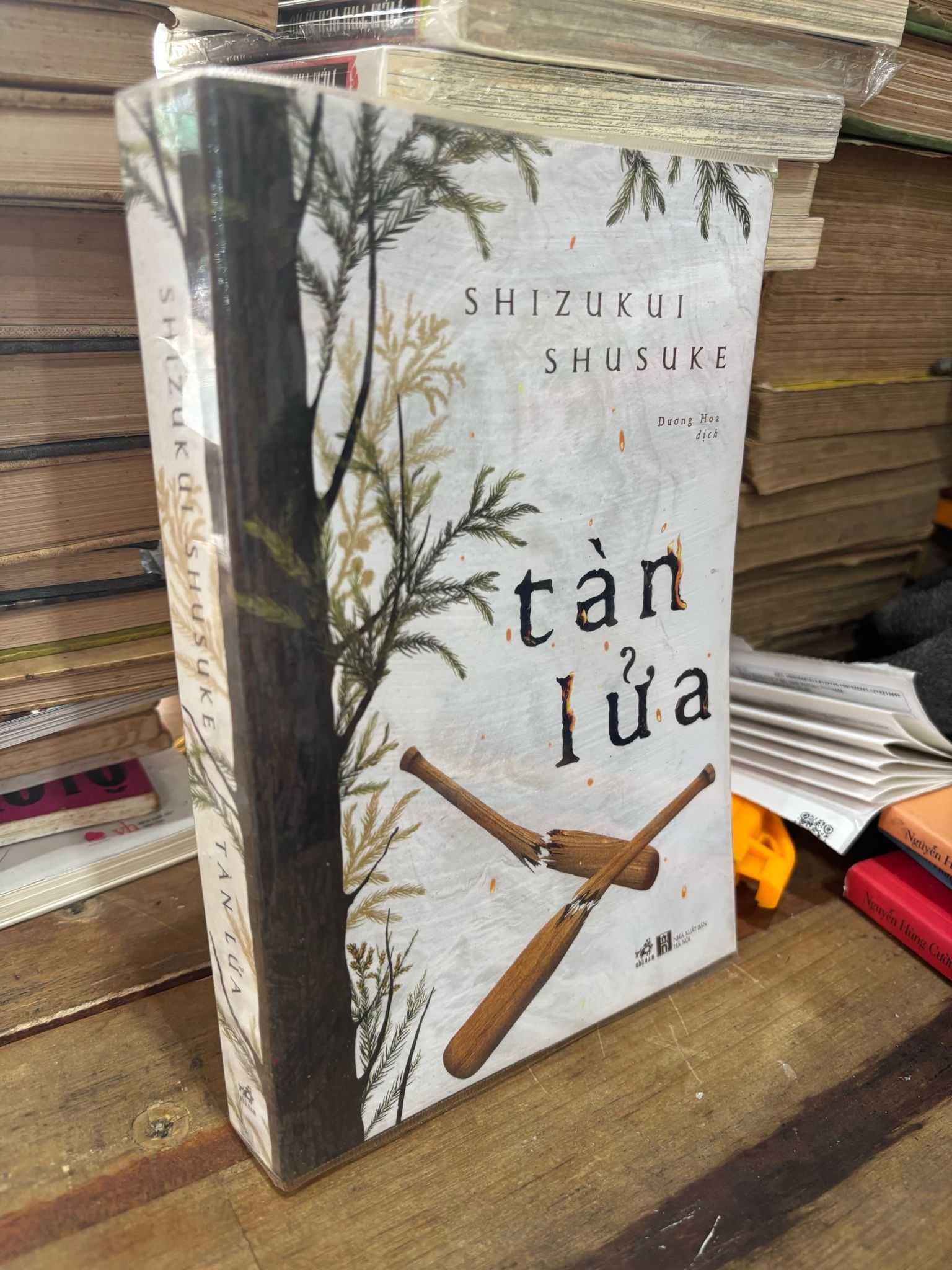 Tàn lửa - Shizukui Shusuke – Momo Bookstore