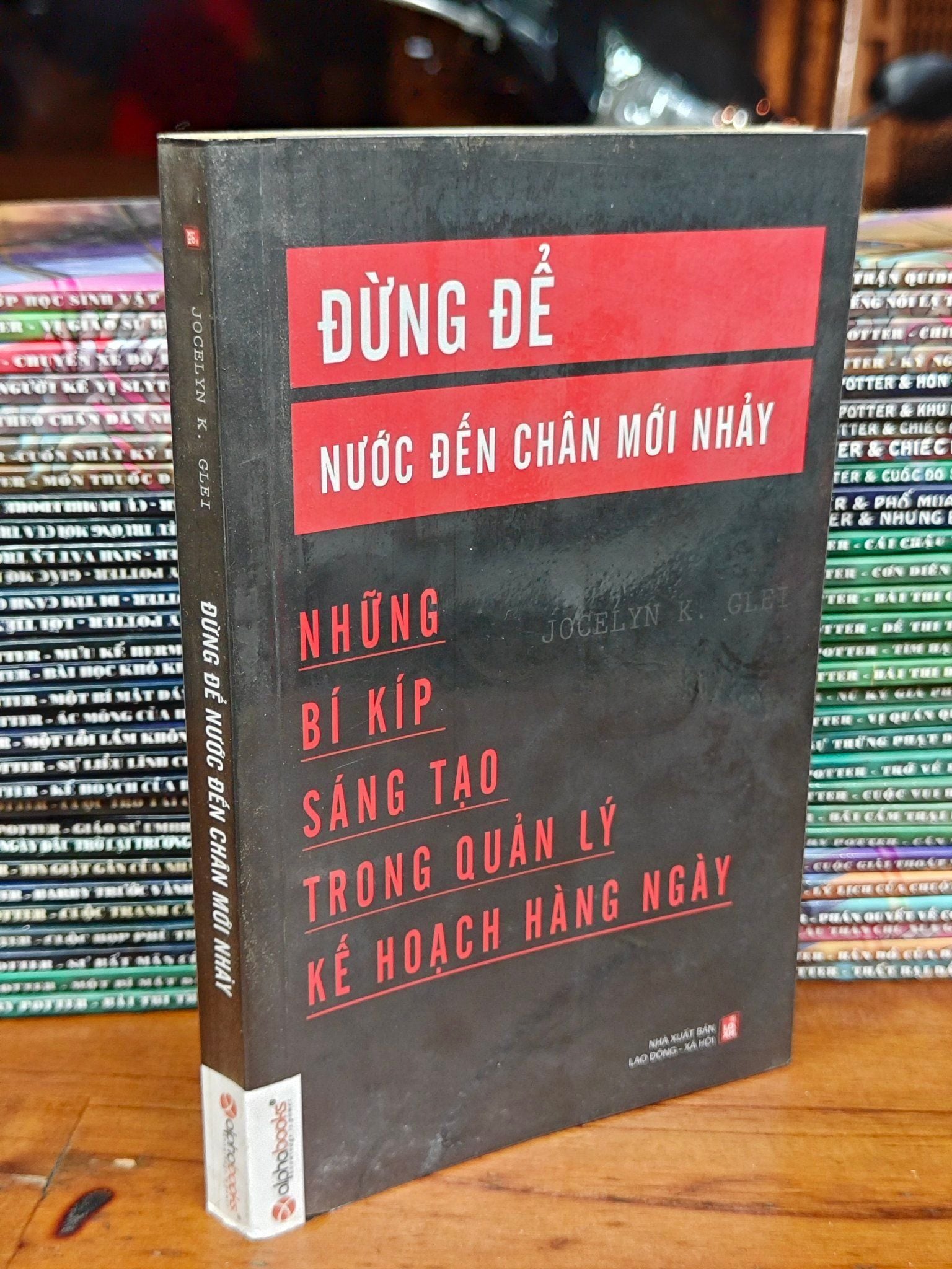 ĐỪNG ĐỂ NƯỚC ĐẾN CHÂN MỚI NHẢY – Momo Bookstore