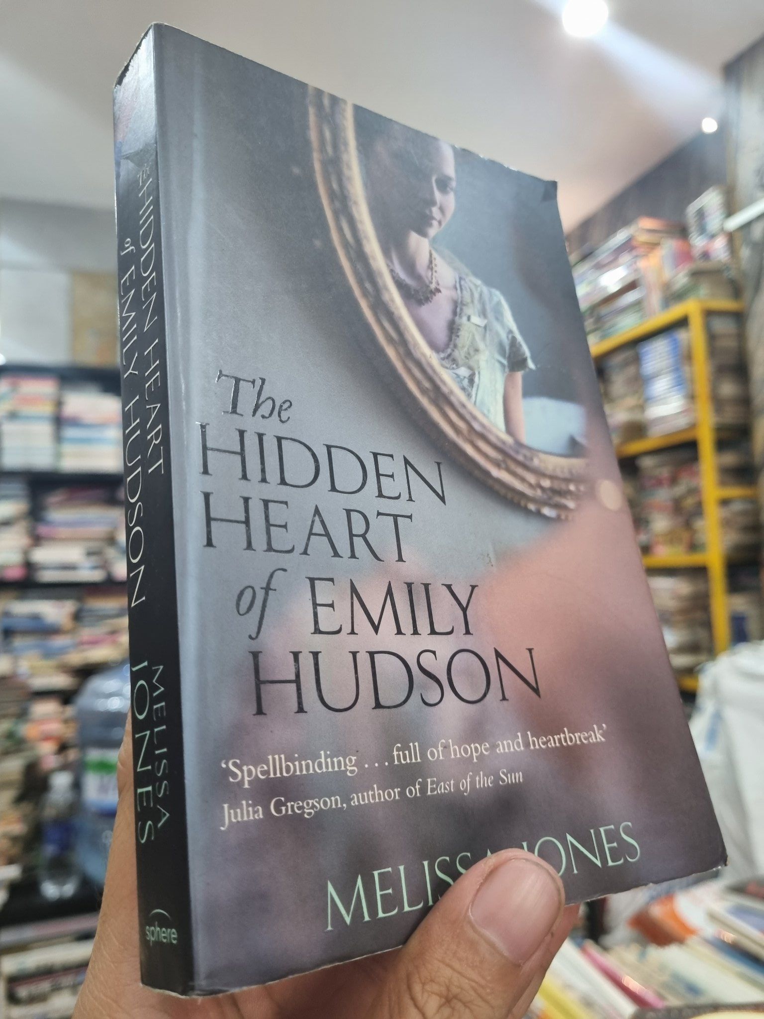 THE HIDDEN HEART OF EMILY HUDSON - Melissa Jones – Momo Bookstore