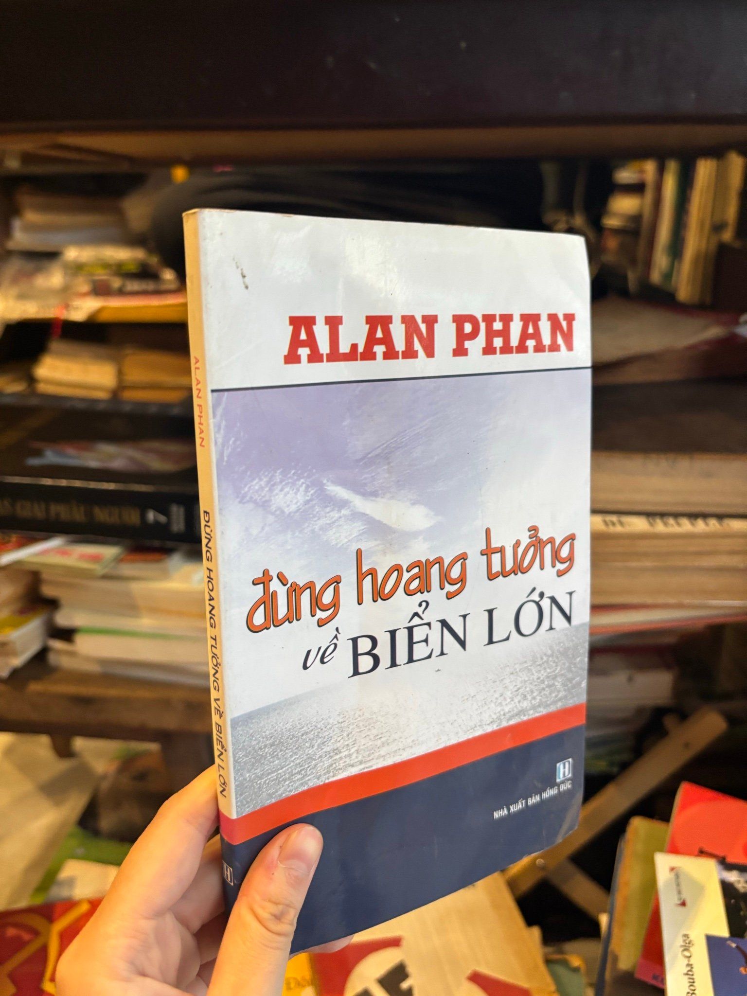Đừng hoang tưởng về biển lớn - Alan Phan – Momo Bookstore