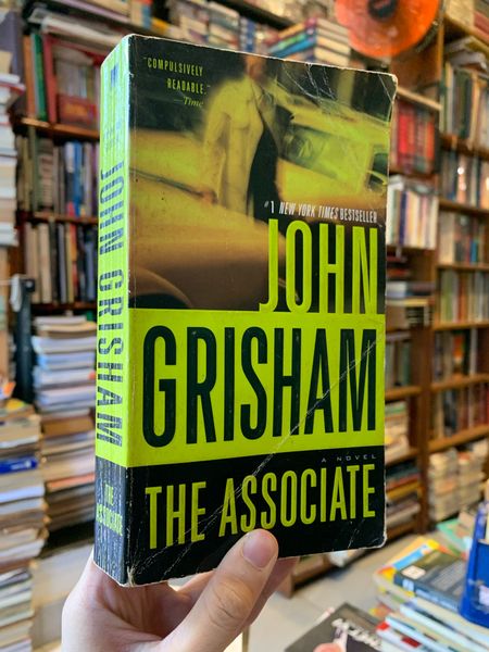 The Associate - John Grisham – Momo Bookstore