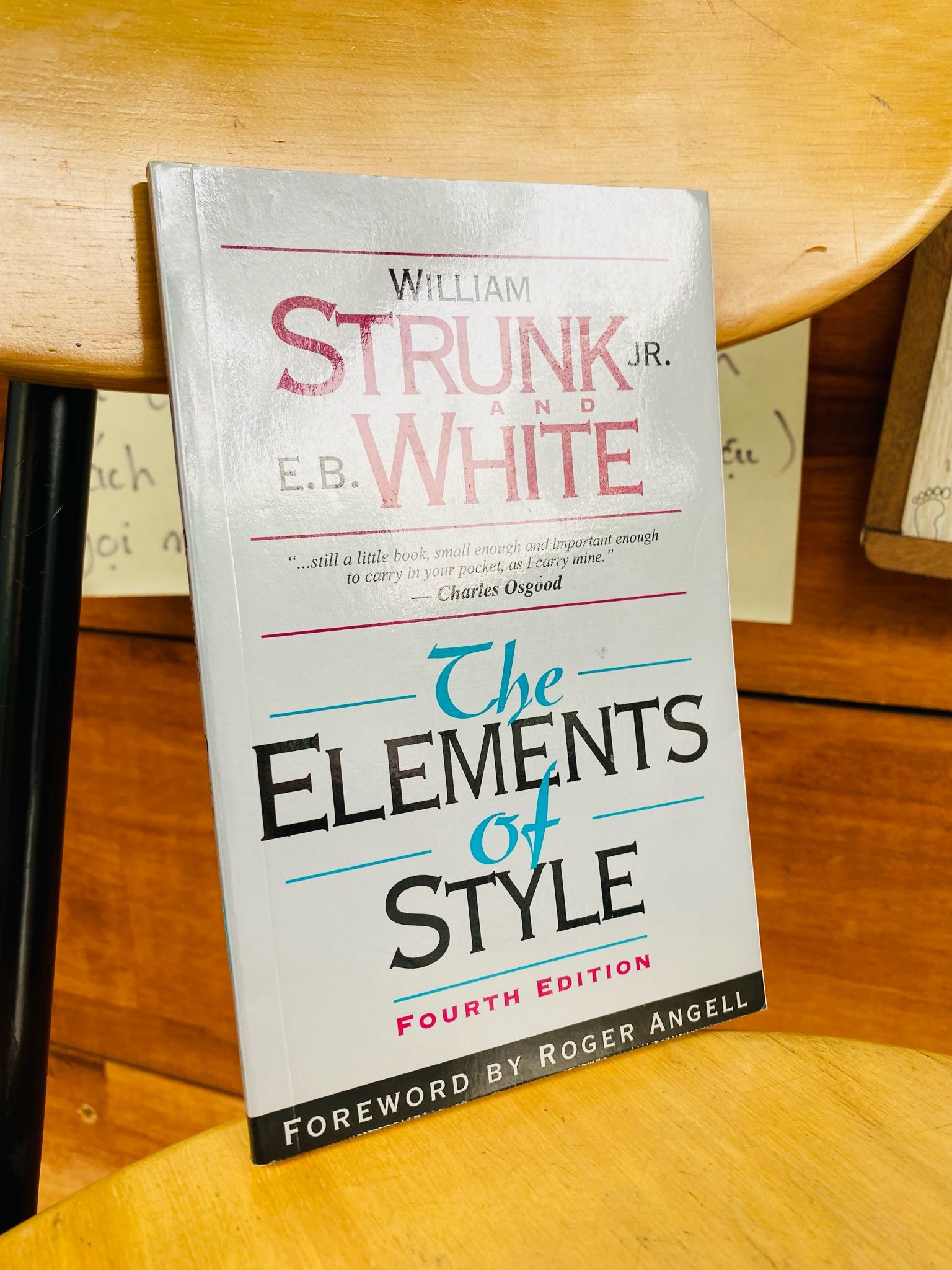 THE ELEMENTS OF STYLE - WILLIAM STRUNK JR. AND E. B. WHITE – Momo Bookstore