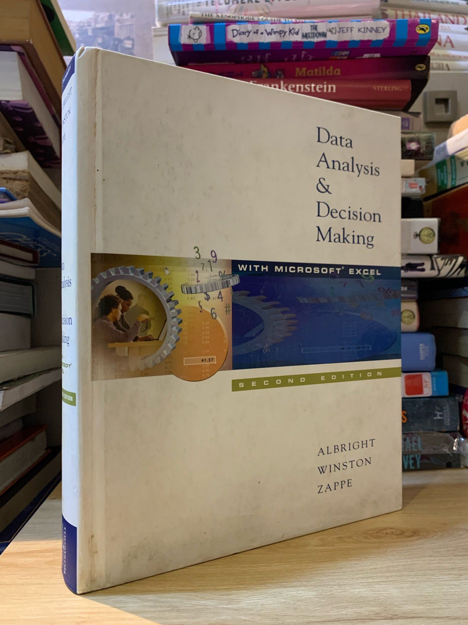 DATA ANALYSIS & DECISION MAKING – Momo Bookstore