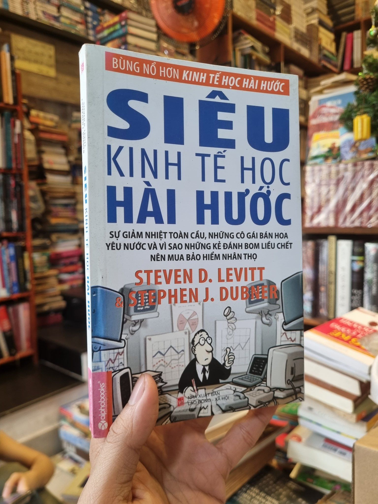 Siêu kinh tế học hài hước - Steven D.Levitt – Momo Bookstore