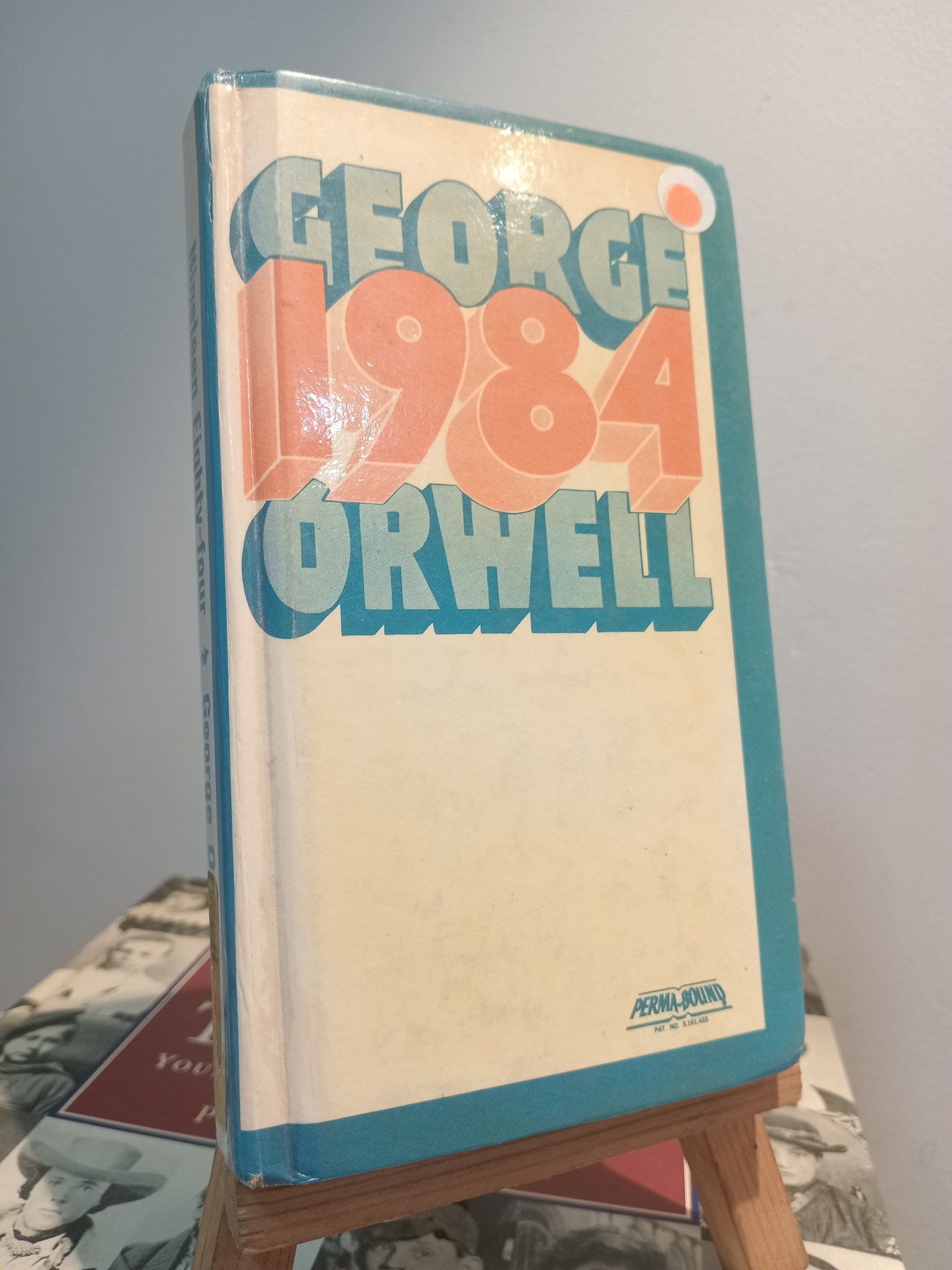 1984 : SIGNET CLASSICS - GEORGE ORWELL – Momo Bookstore