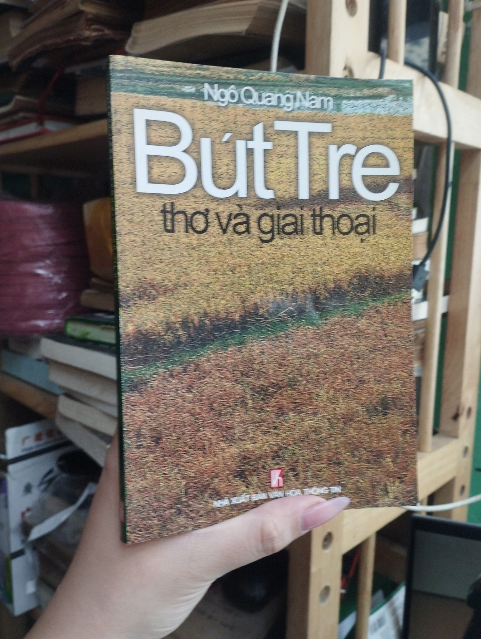 Bút Tre: thơ và giai thoại – Momo Bookstore