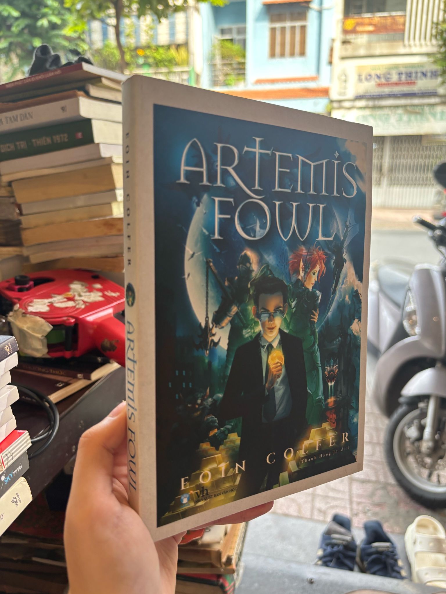 Artemis Fowl - Eoin Colfer – Momo Bookstore