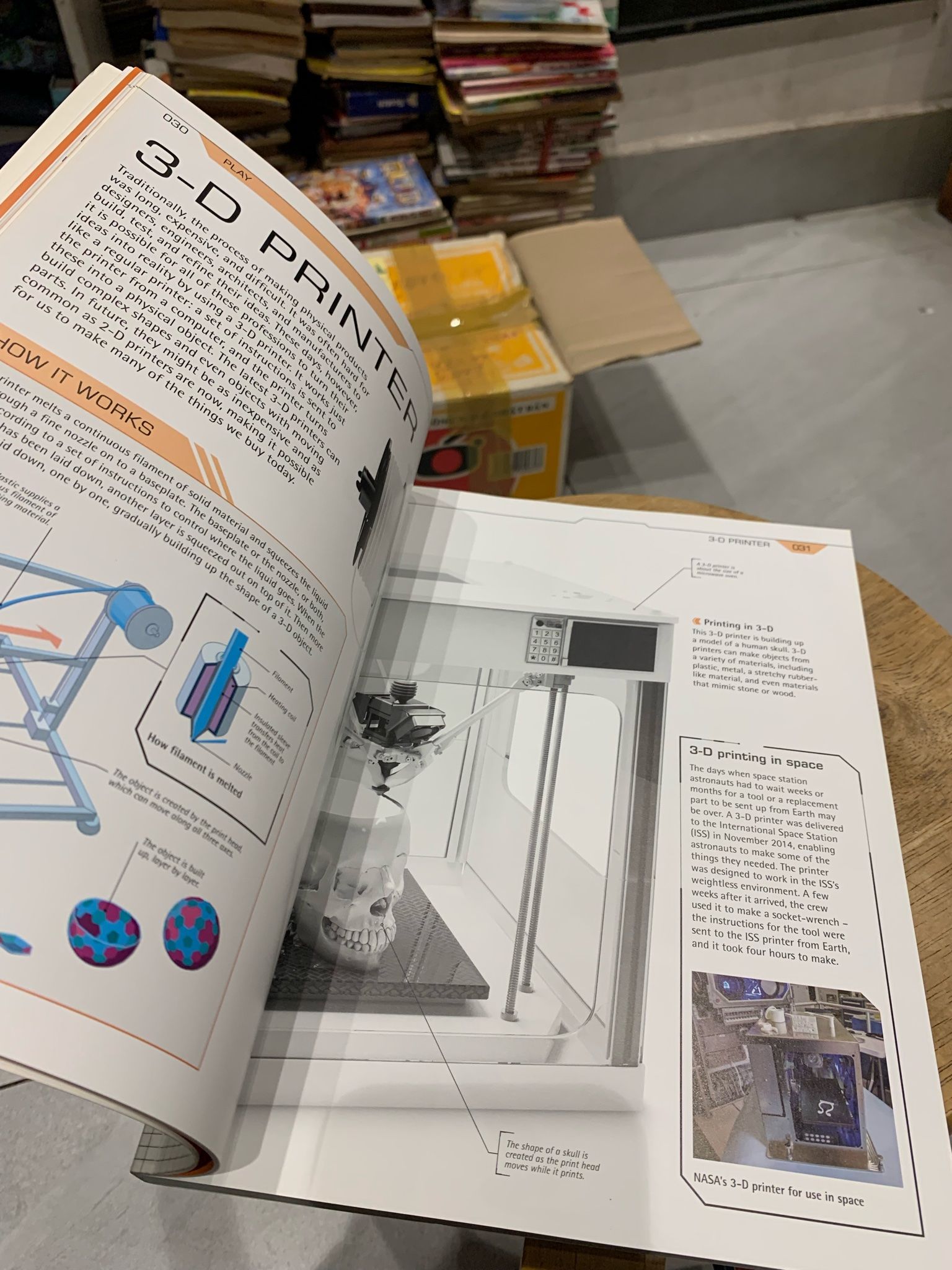 DK: HOW SUPER COOL TECH WORKS (2nd Edition) – Momo Bookstore