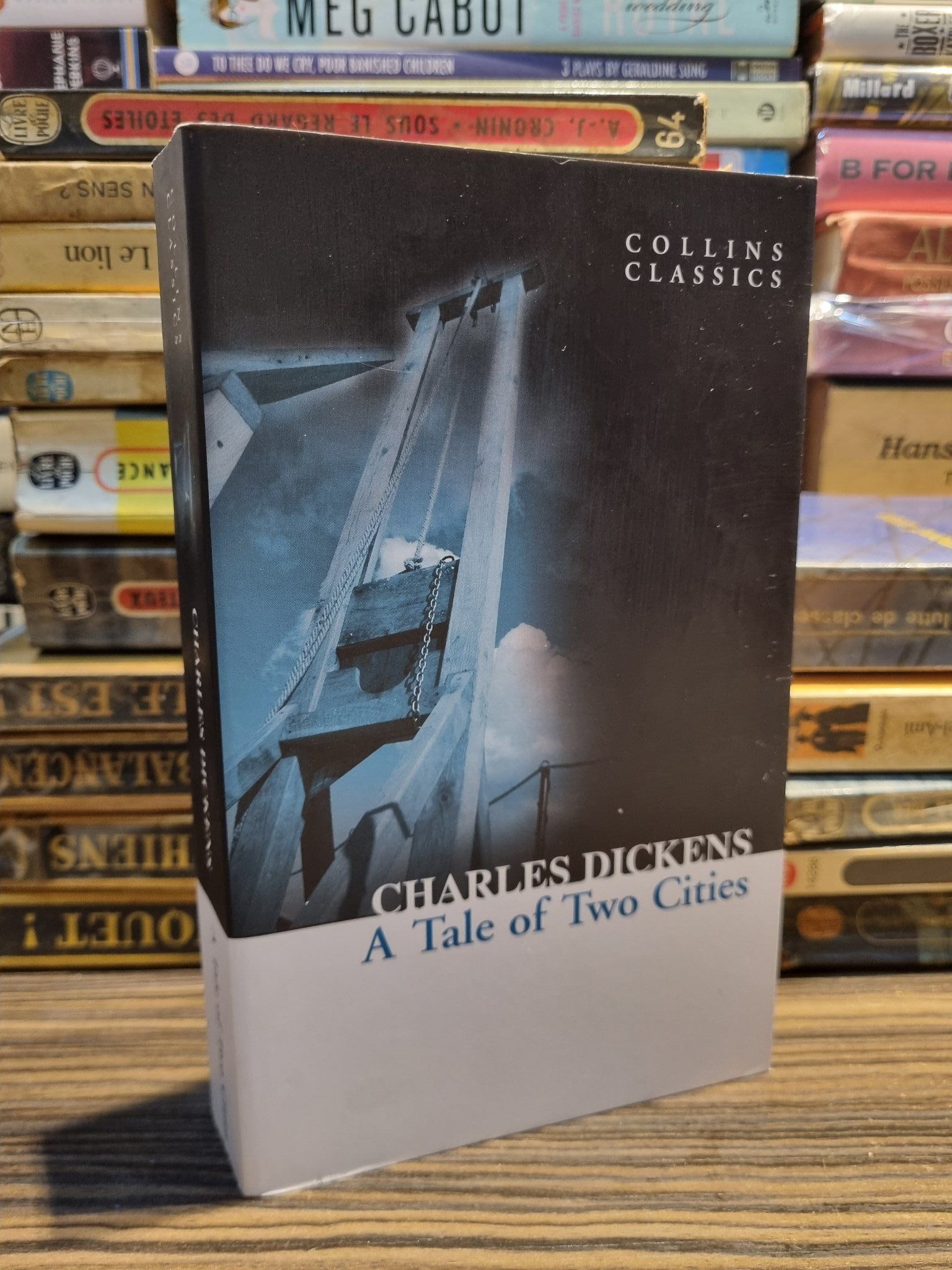 A TALE OF TWO CITIES - Charles Dickens (Collins Classics) (2012) – Momo ...