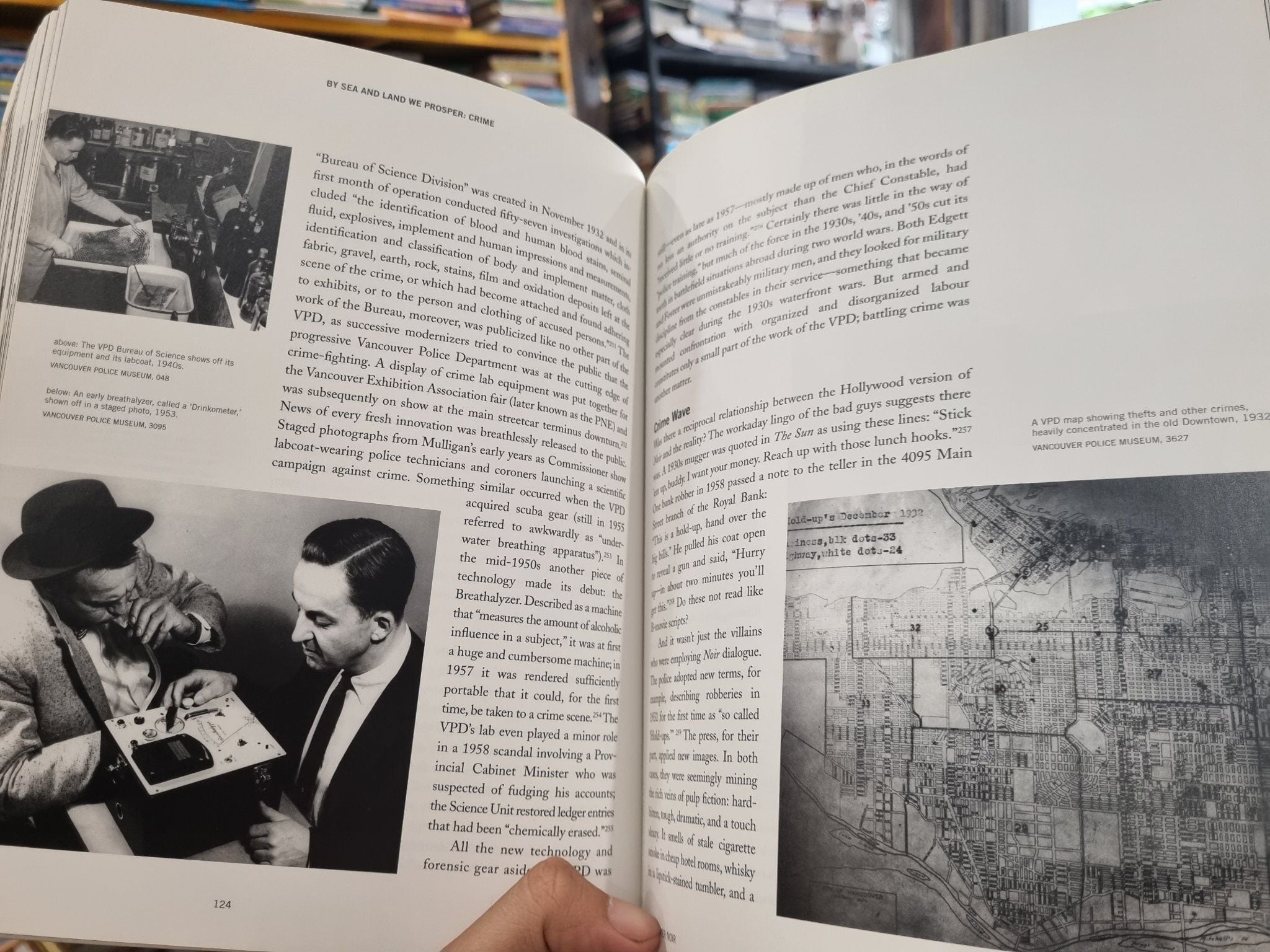 VANCOUVER NOIR 1930-1960 - Diane Purvey & John Belshaw – Momo Bookstore