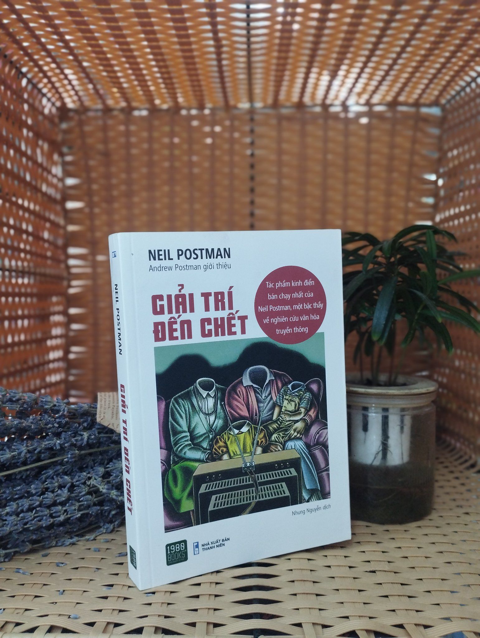 Giải trí đến chết - Neil Postman – Momo Bookstore